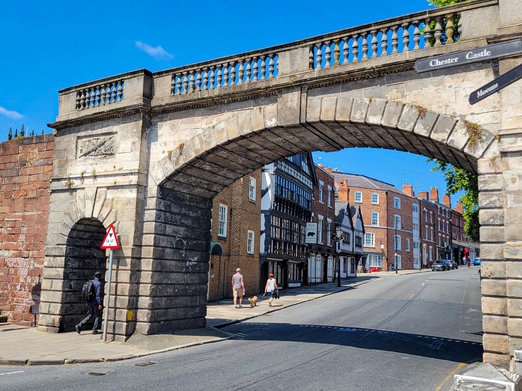 Chester City Walls – Walk Around the City