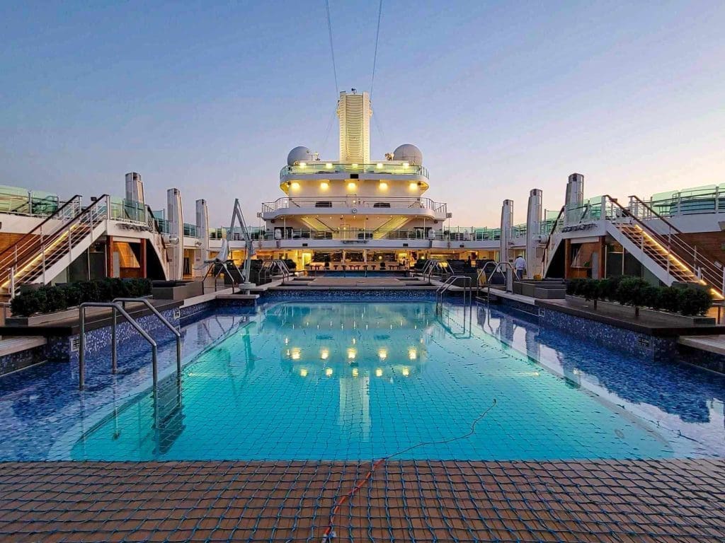 P&O Britannia Cruise Ship – Deck Plans, Entertainment & Tips