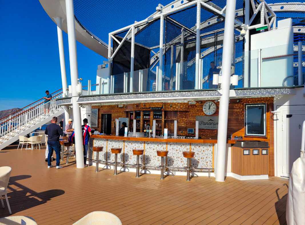 P&O Iona Cruise Ship – Deck Plans, Entertainment & Cruising Tips