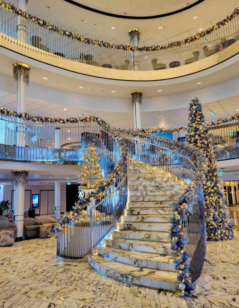 P&O Iona Cruise Ship – Deck Plans, Entertainment & Cruising Tips