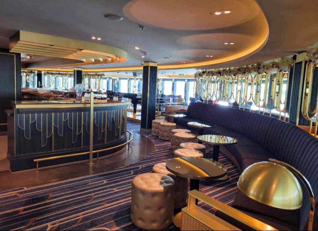 P&O Iona Cruise Ship – Deck Plans, Entertainment & Cruising Tips