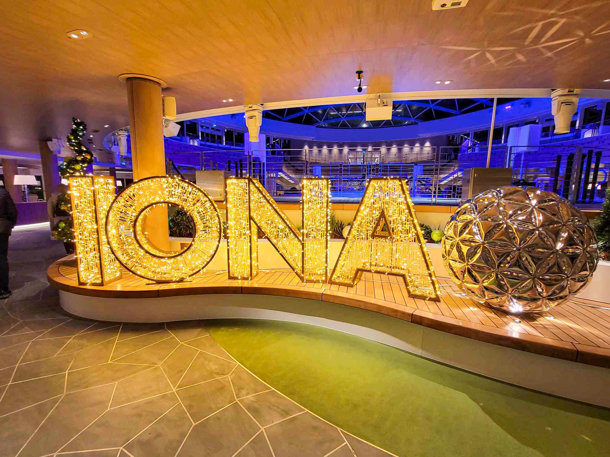 P&O Iona Cruise Ship – Deck Plans, Entertainment & Cruising Tips